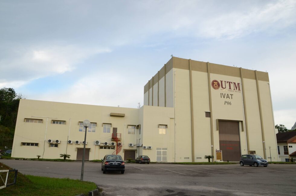 Testing Services | Institute of High Voltage and High Current (IVAT)